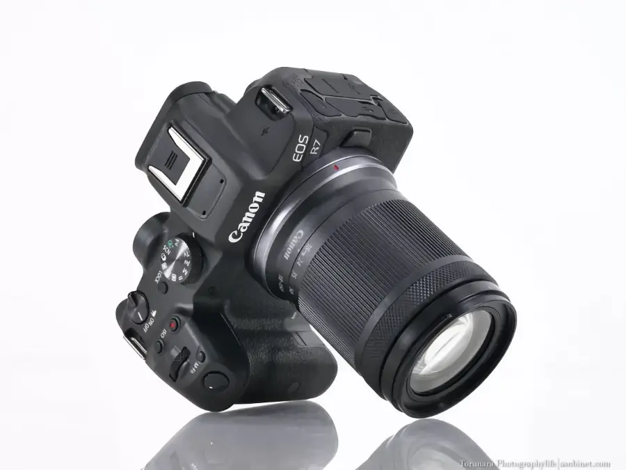 佳能EOS R7评测：高性能APS-C无反相机深度分析